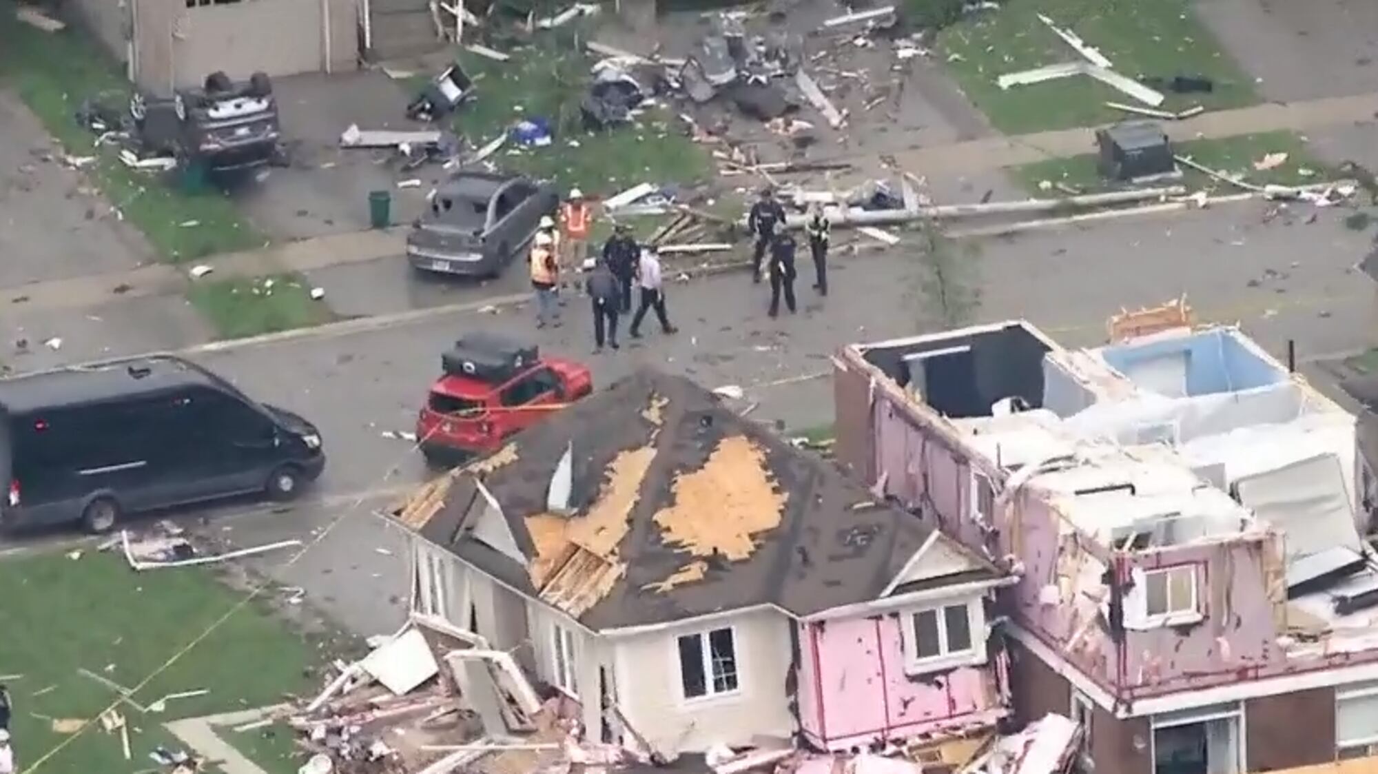 Tornado storms through Barrie neighbourhood on July 15, 2021 – CTVNews