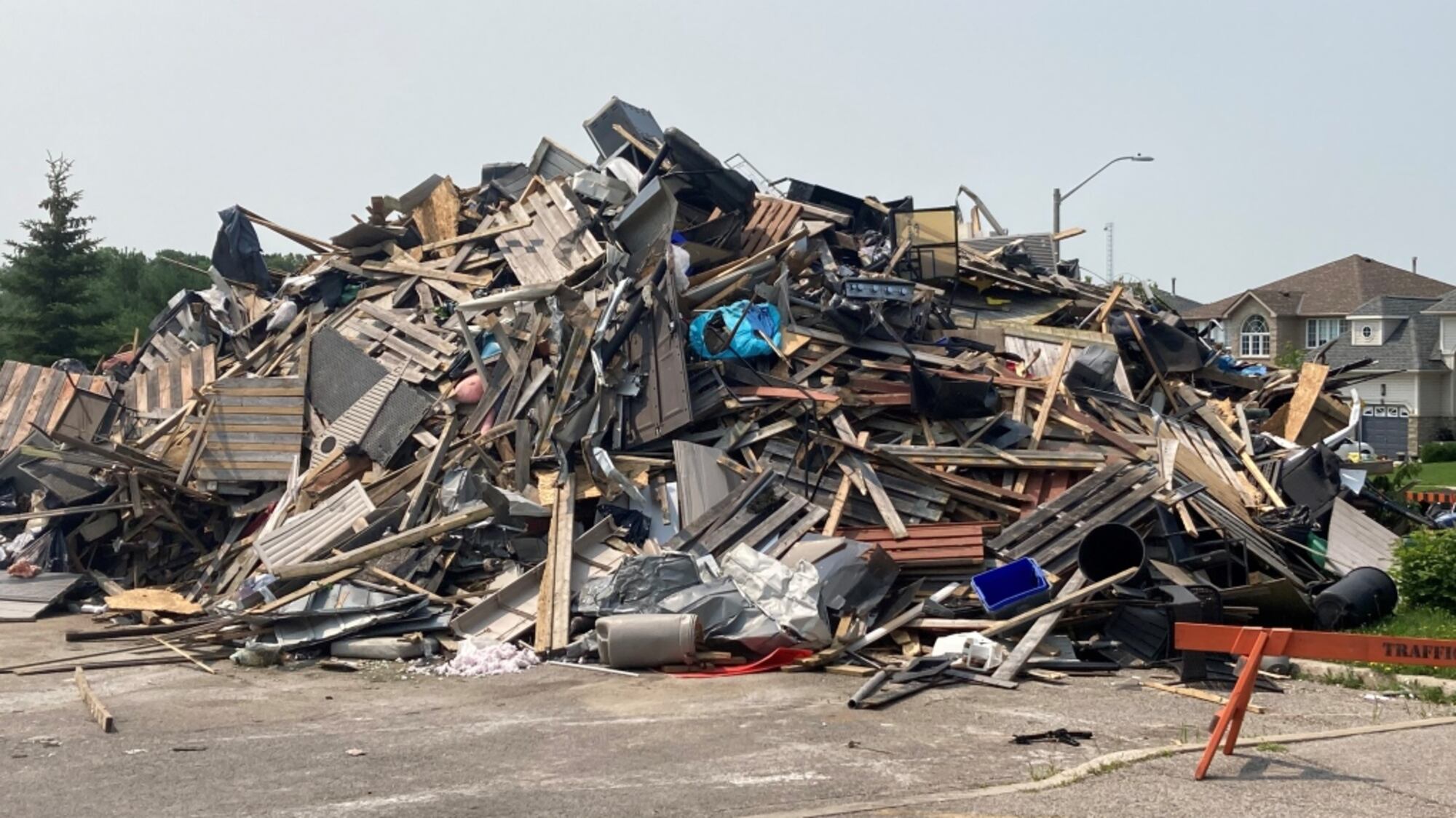 Tornado storms through Barrie neighbourhood on July 15, 2021 – CTVNews