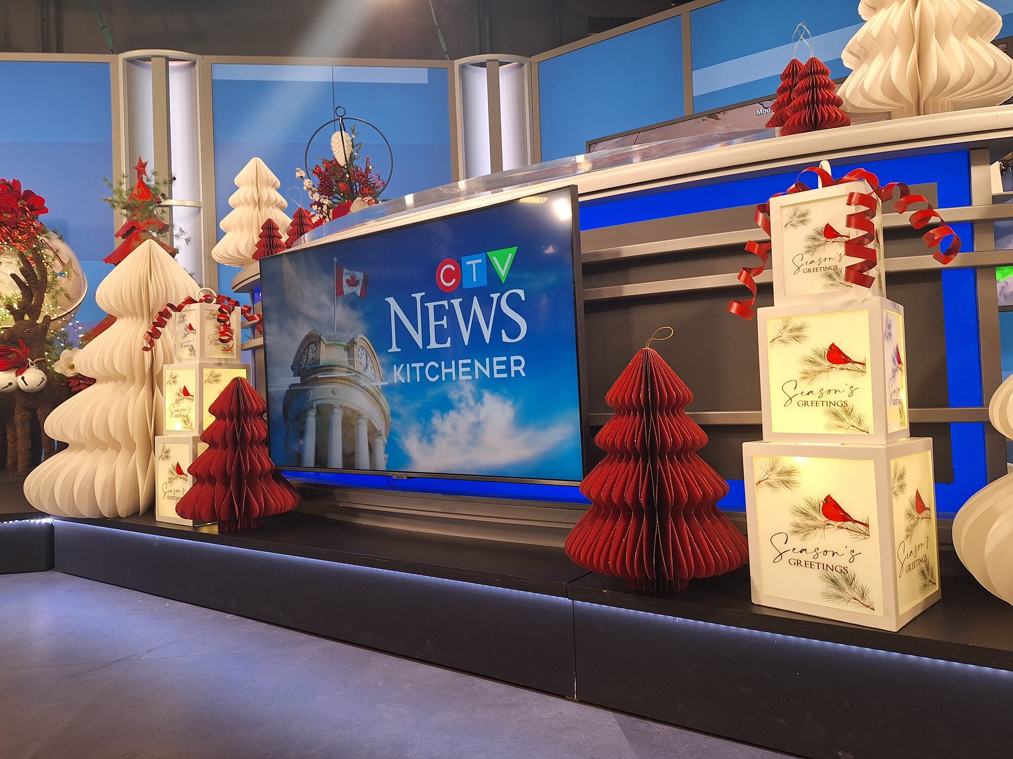 Holiday makeover at the CTV Kitchener studio – CTVNews