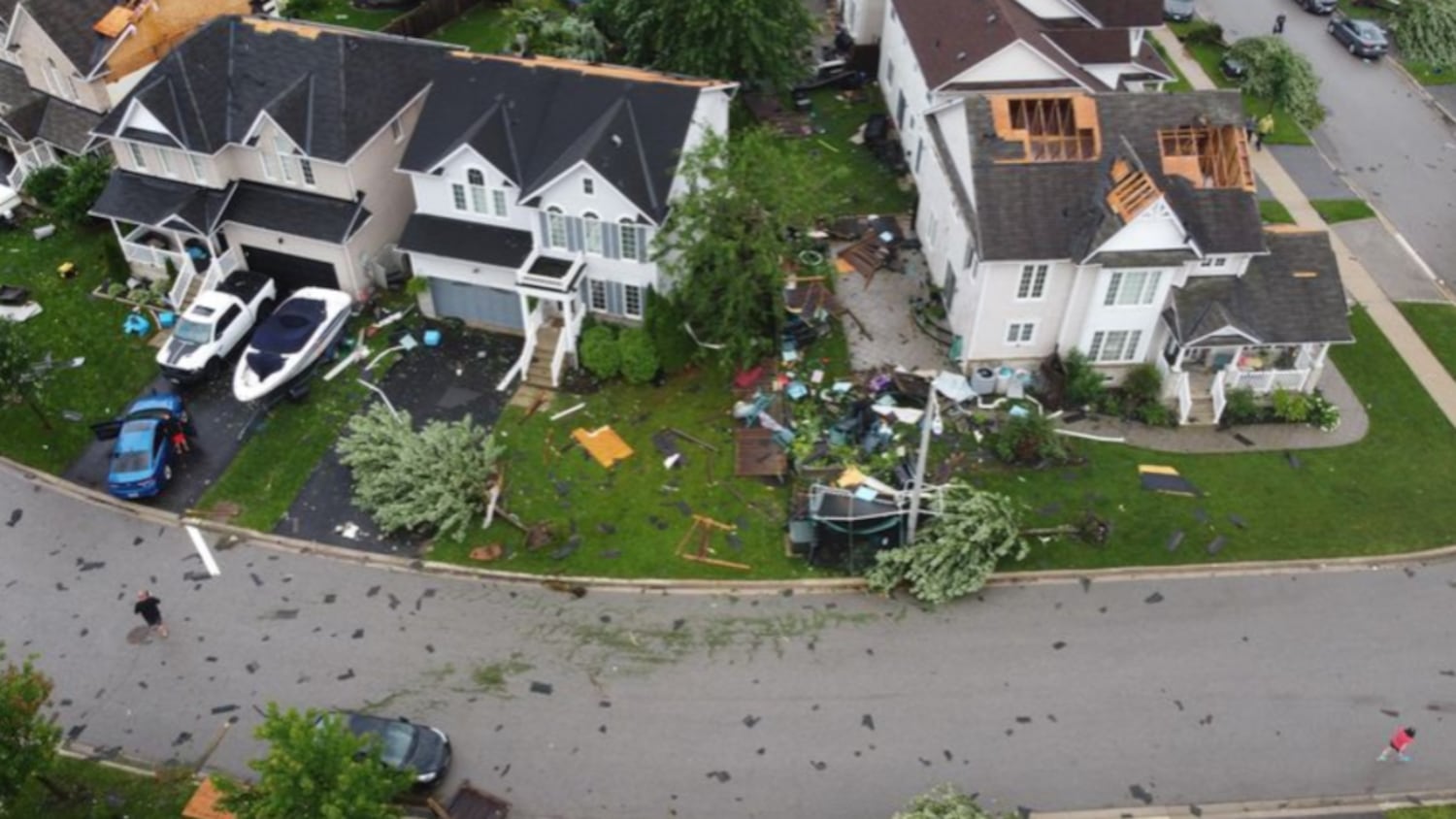 Tornado storms through Barrie neighbourhood on July 15, 2021 – CTVNews