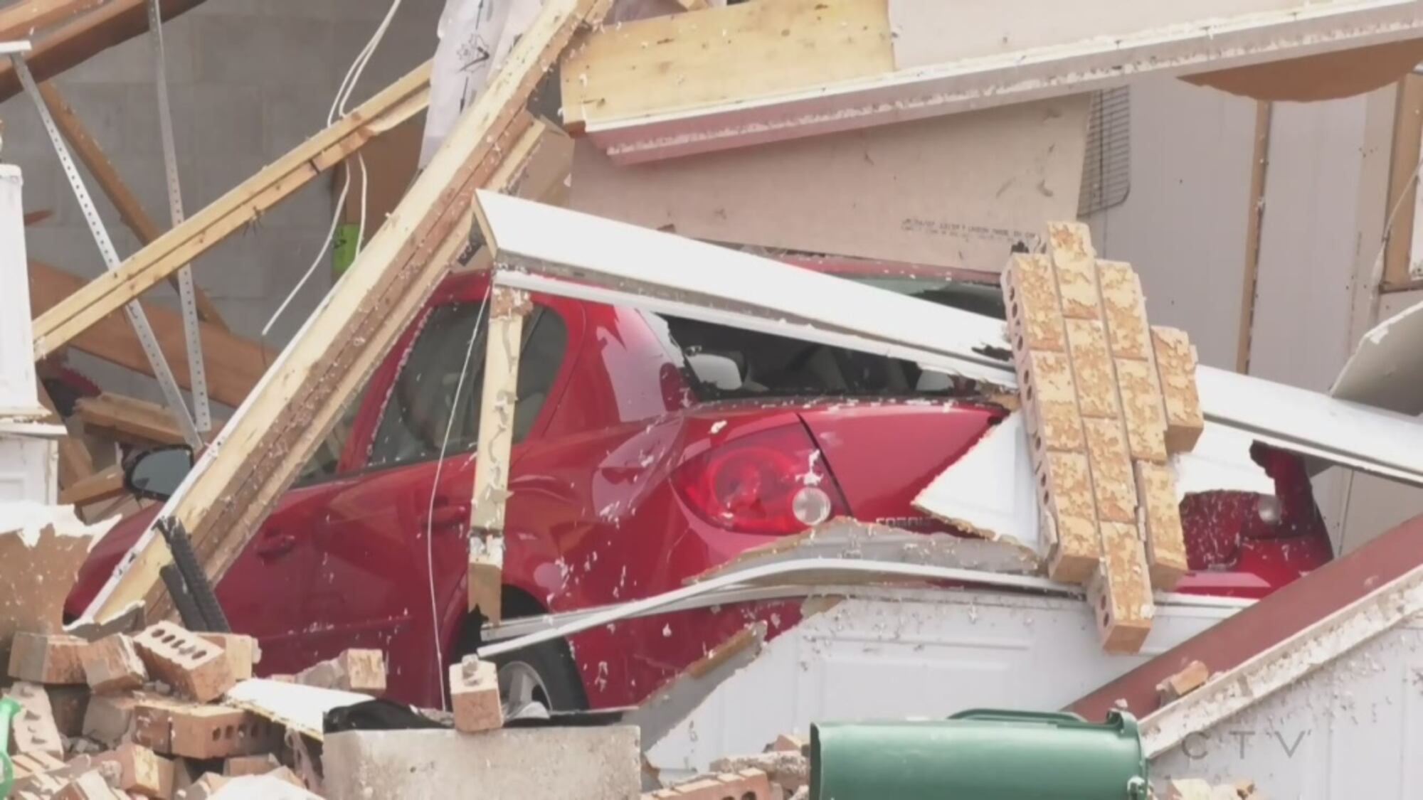 Tornado storms through Barrie neighbourhood on July 15, 2021 – CTVNews
