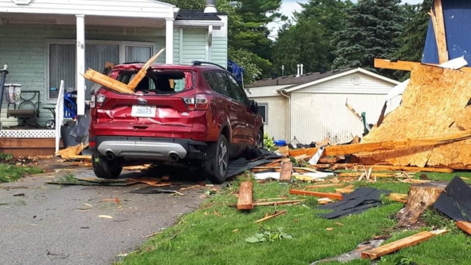 Tornado storms through Barrie neighbourhood on July 15, 2021 – CTVNews