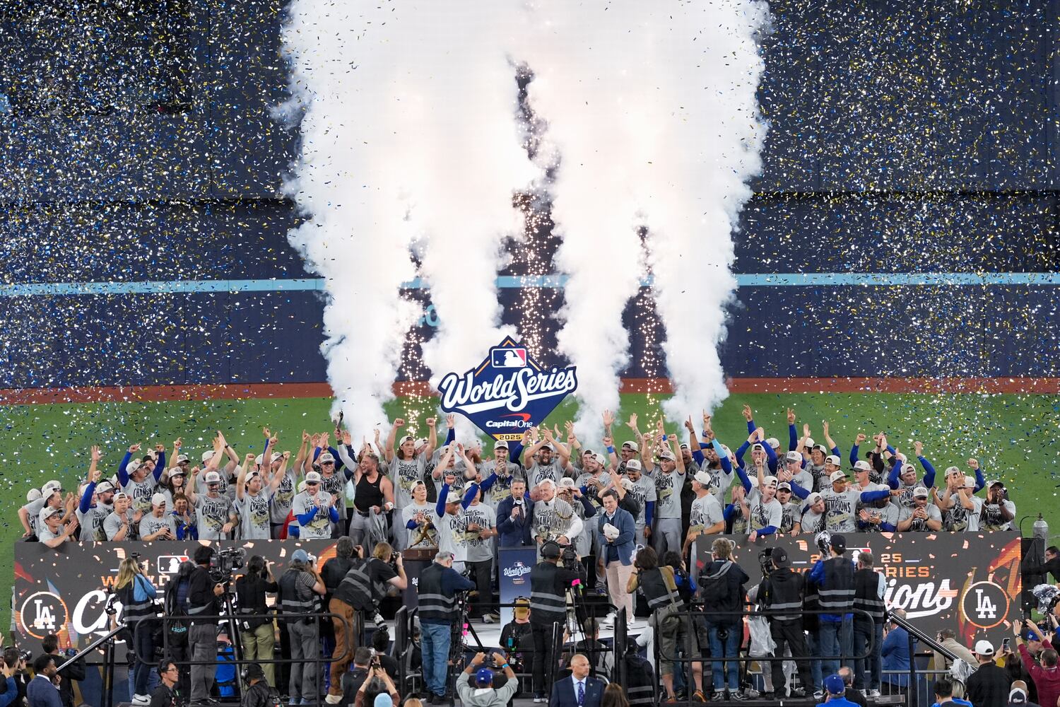 L.A. Dodgers beat Blue Jays to win World Series in closely fought Game ...