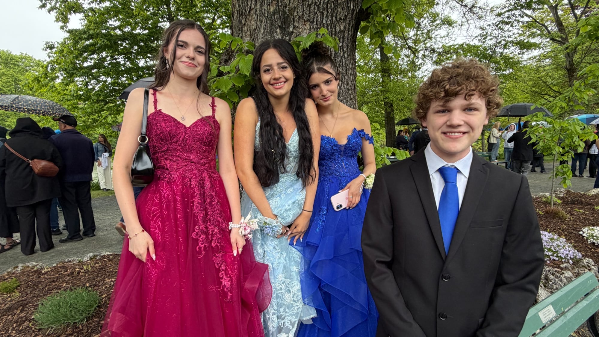IN PICTURES: Prom at the Halifax Public Gardens – CTVNews