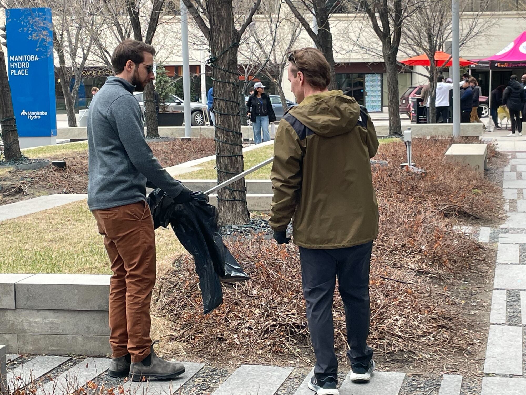 Volunteers roll up their sleeves for downtown Winnipeg spring clean ...