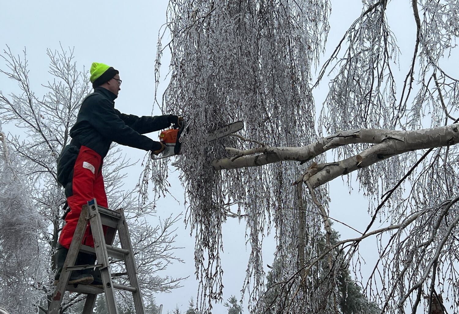 Ice storm causes widespread power outages and damage across Simcoe ...
