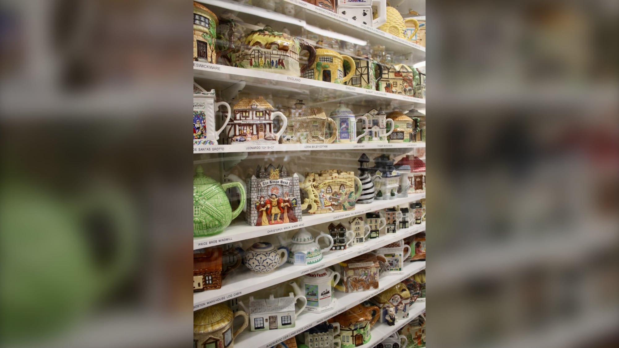 More than 8,000 rare novelty teapots up for sale in the U.K. – CTVNews
