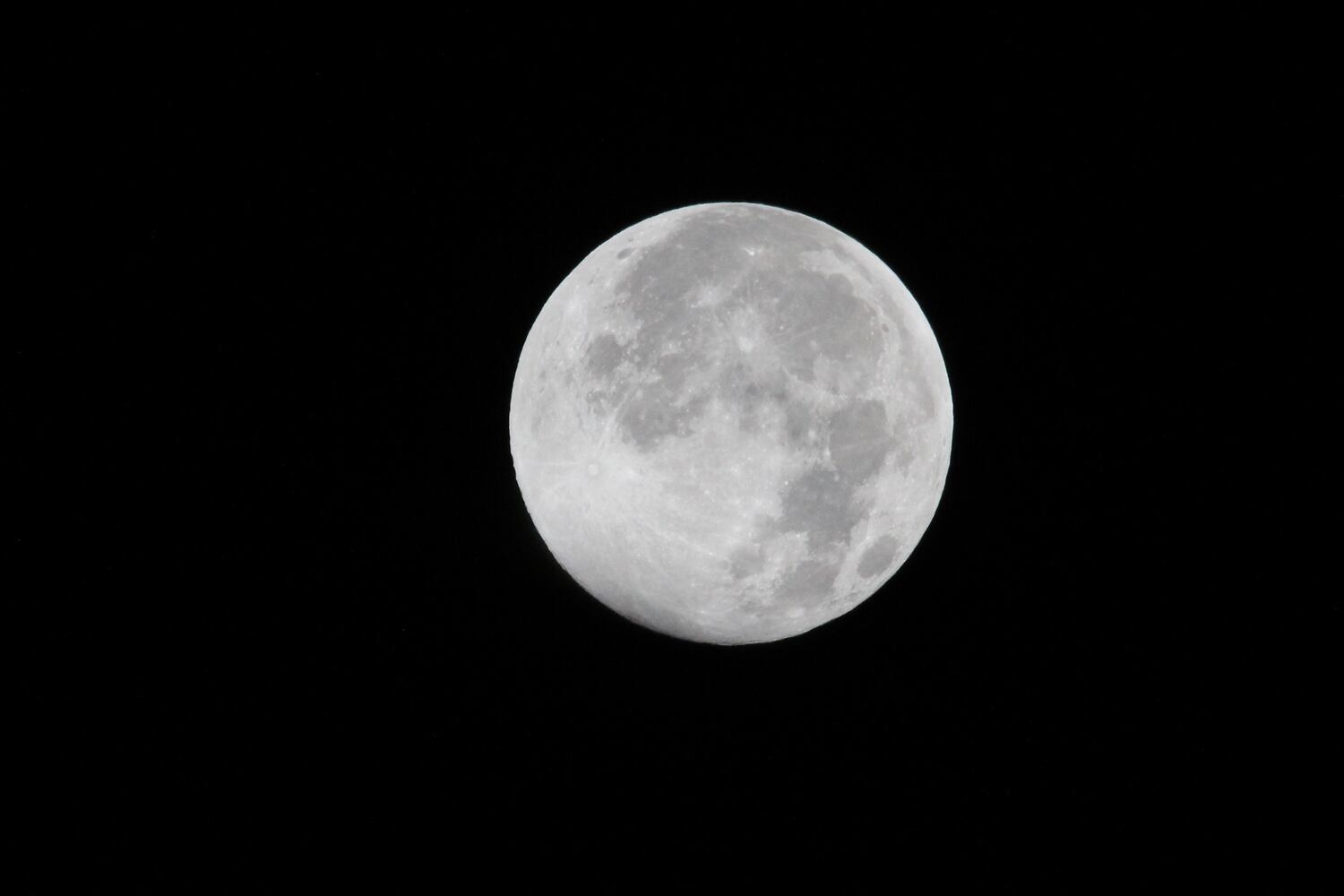 Super Harvest Moon in Manitoba - October 2025 – CTVNews
