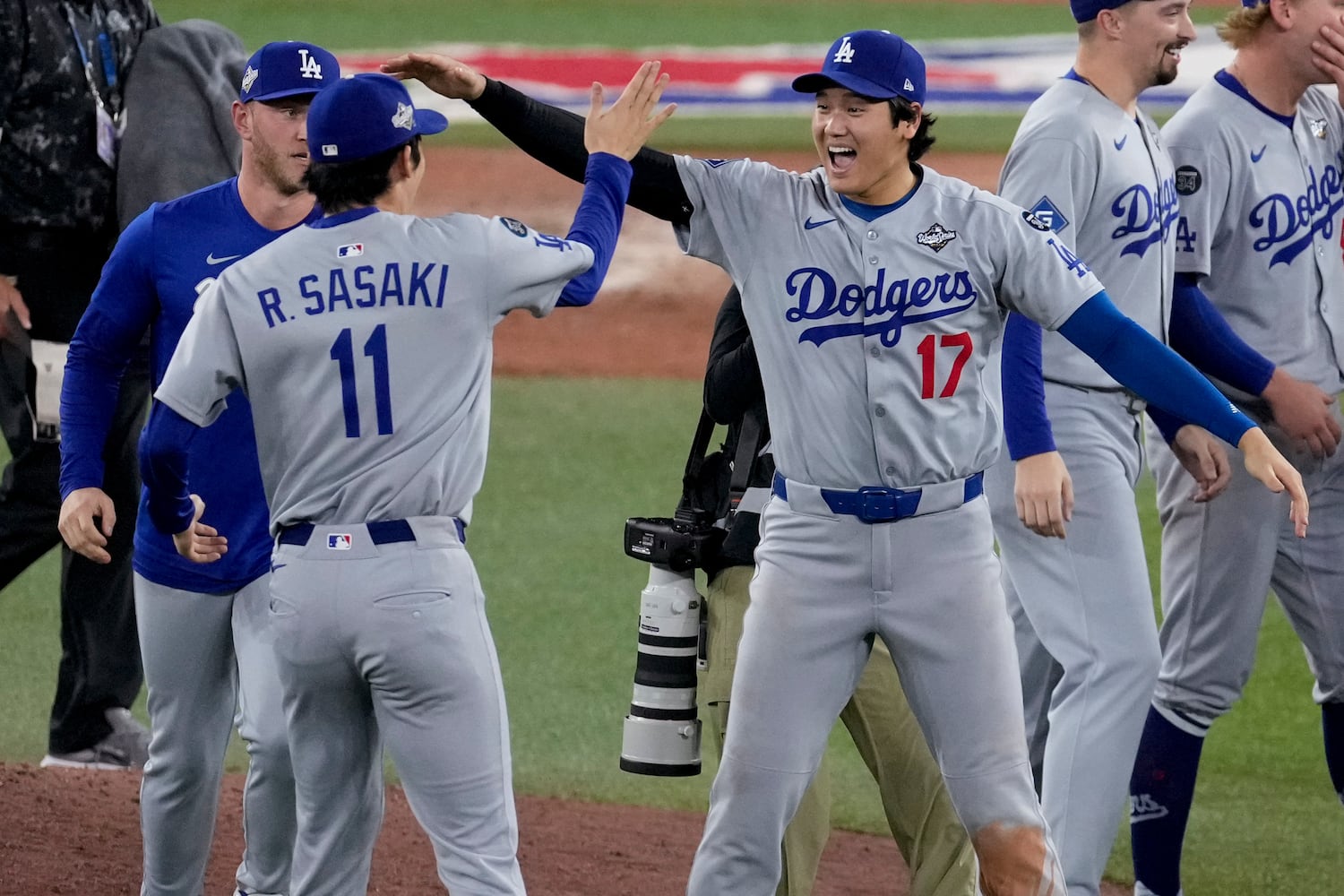 L.A. Dodgers beat Blue Jays to win World Series in closely fought Game ...