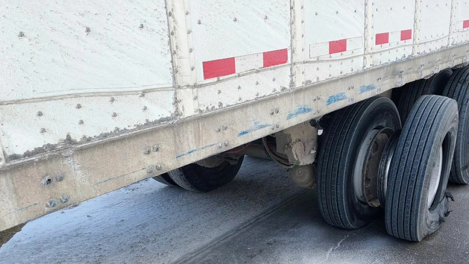Severely damaged tractor-trailer travelling on Highway 17 – CTVNews