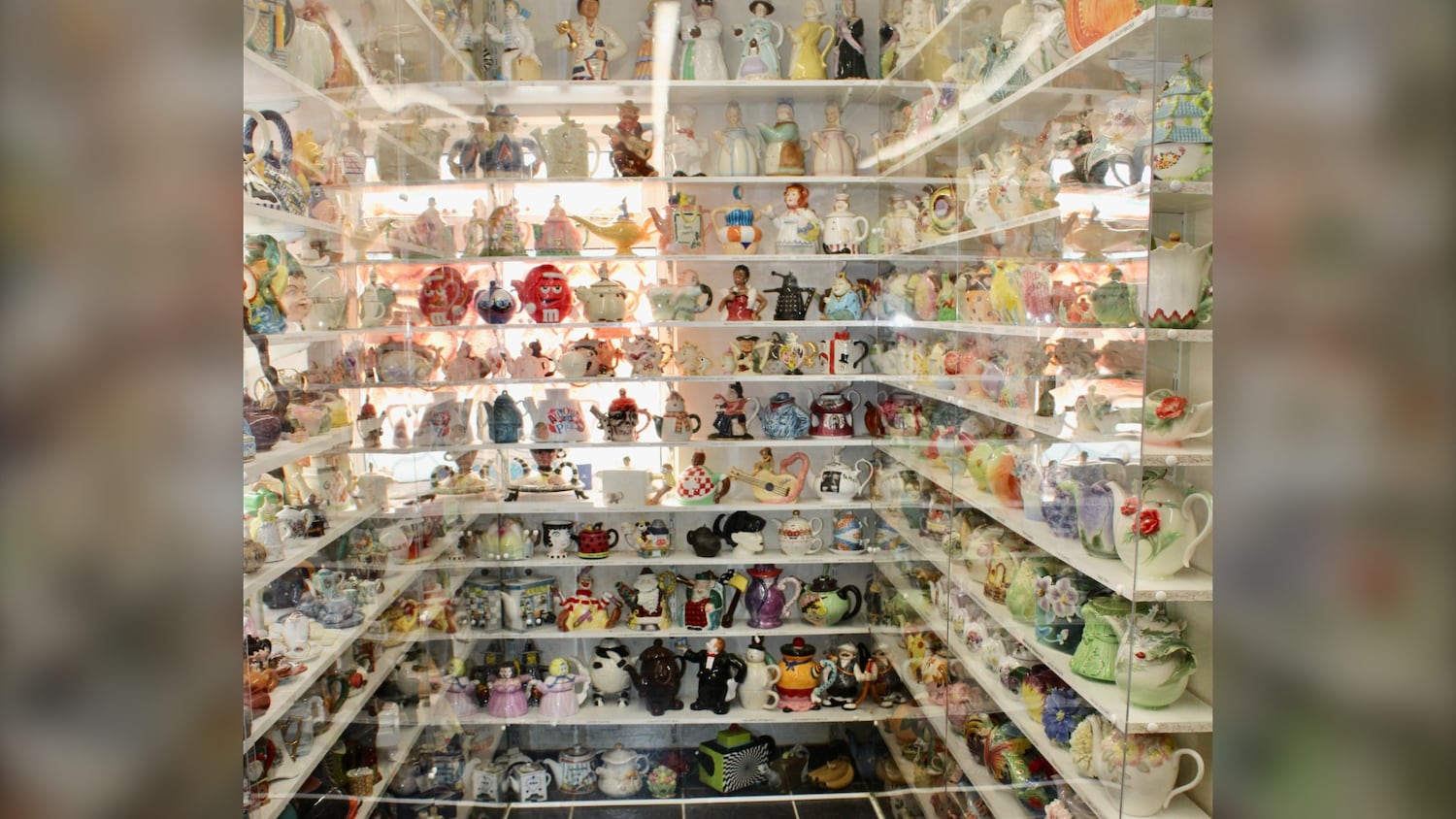 More than 8,000 rare novelty teapots up for sale in the U.K. – CTVNews