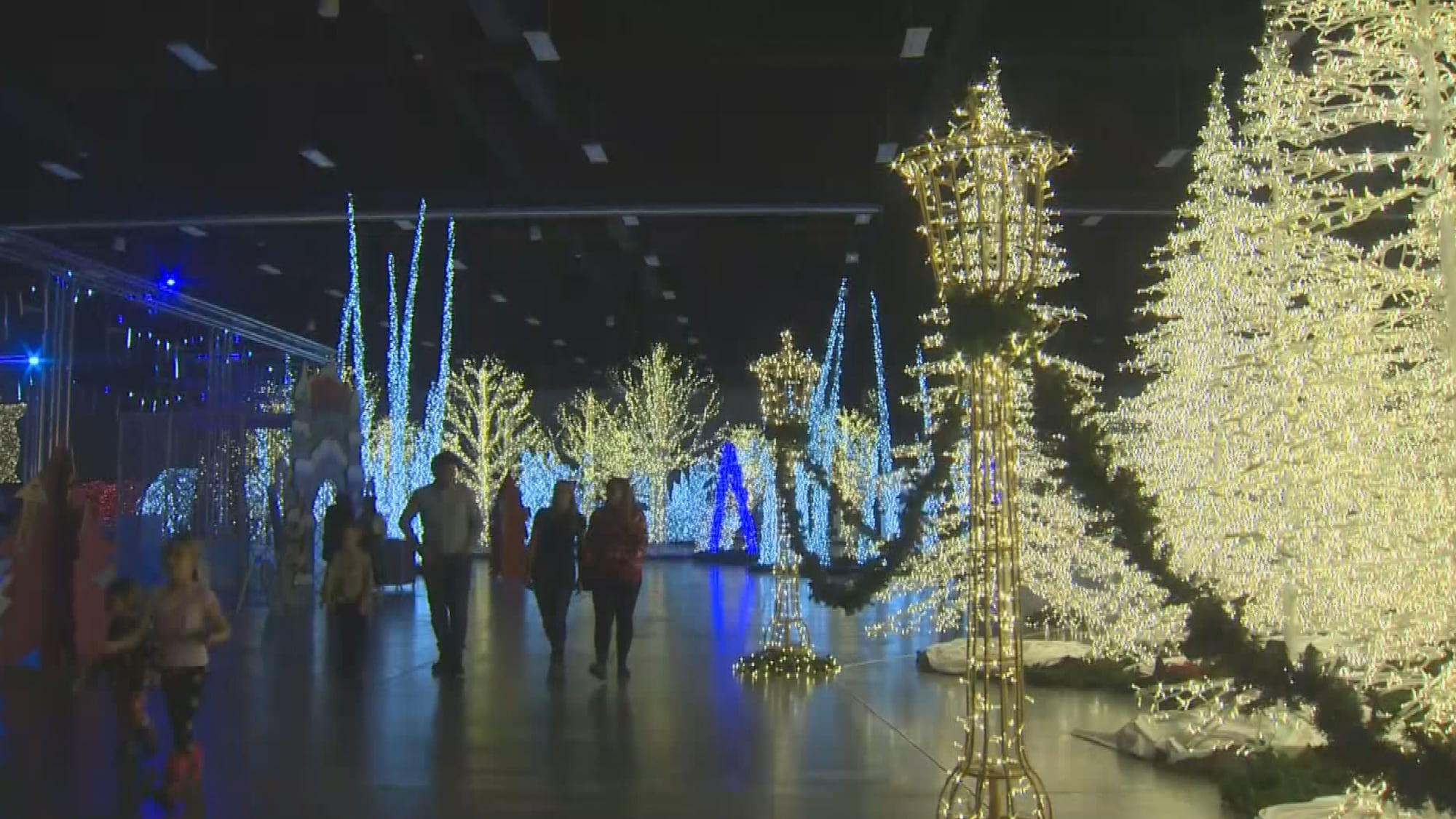 Holiday Wonder dazzles guests at Calgary's BMO Centre – CTVNews