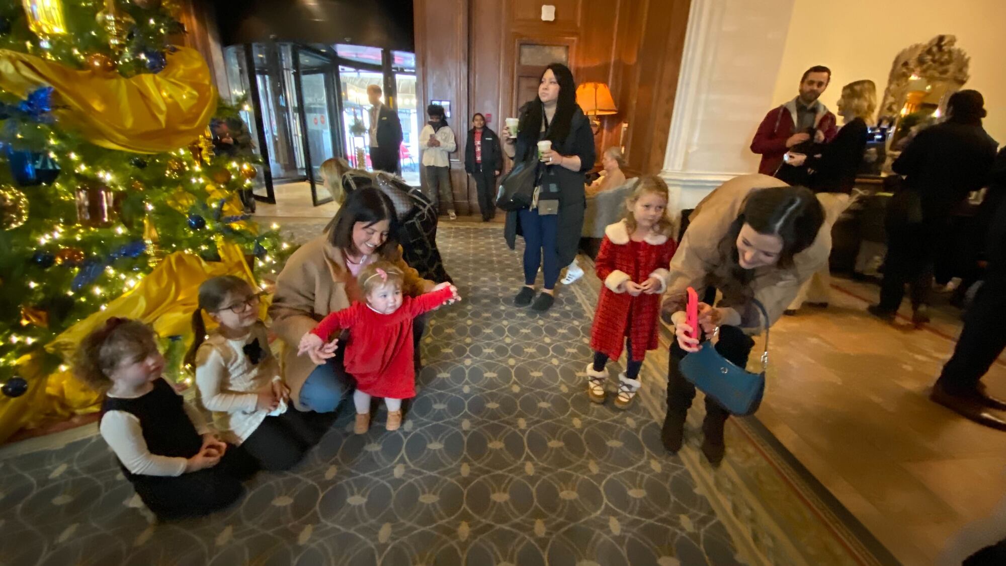 Christmas tree lighting at Edmonton's Hotel Macdonald – CTVNews