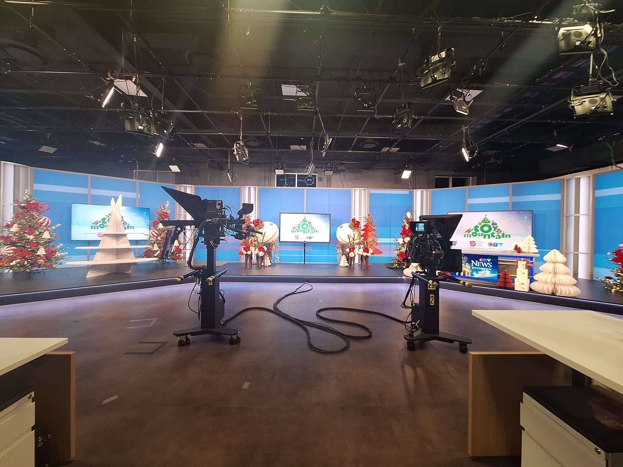 Holiday makeover at the CTV Kitchener studio – CTVNews