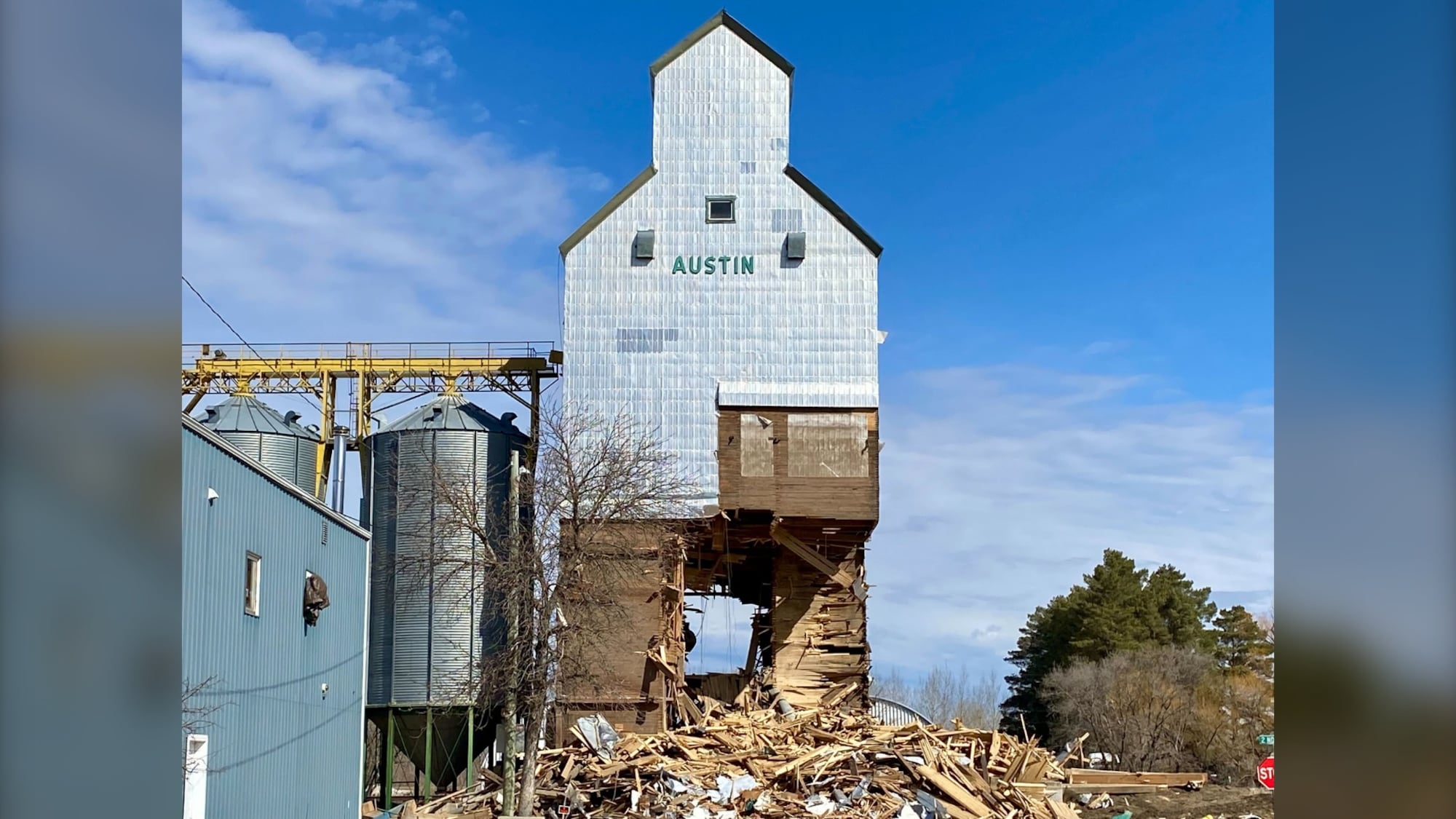 Austin grain elevator demolished – CTVNews