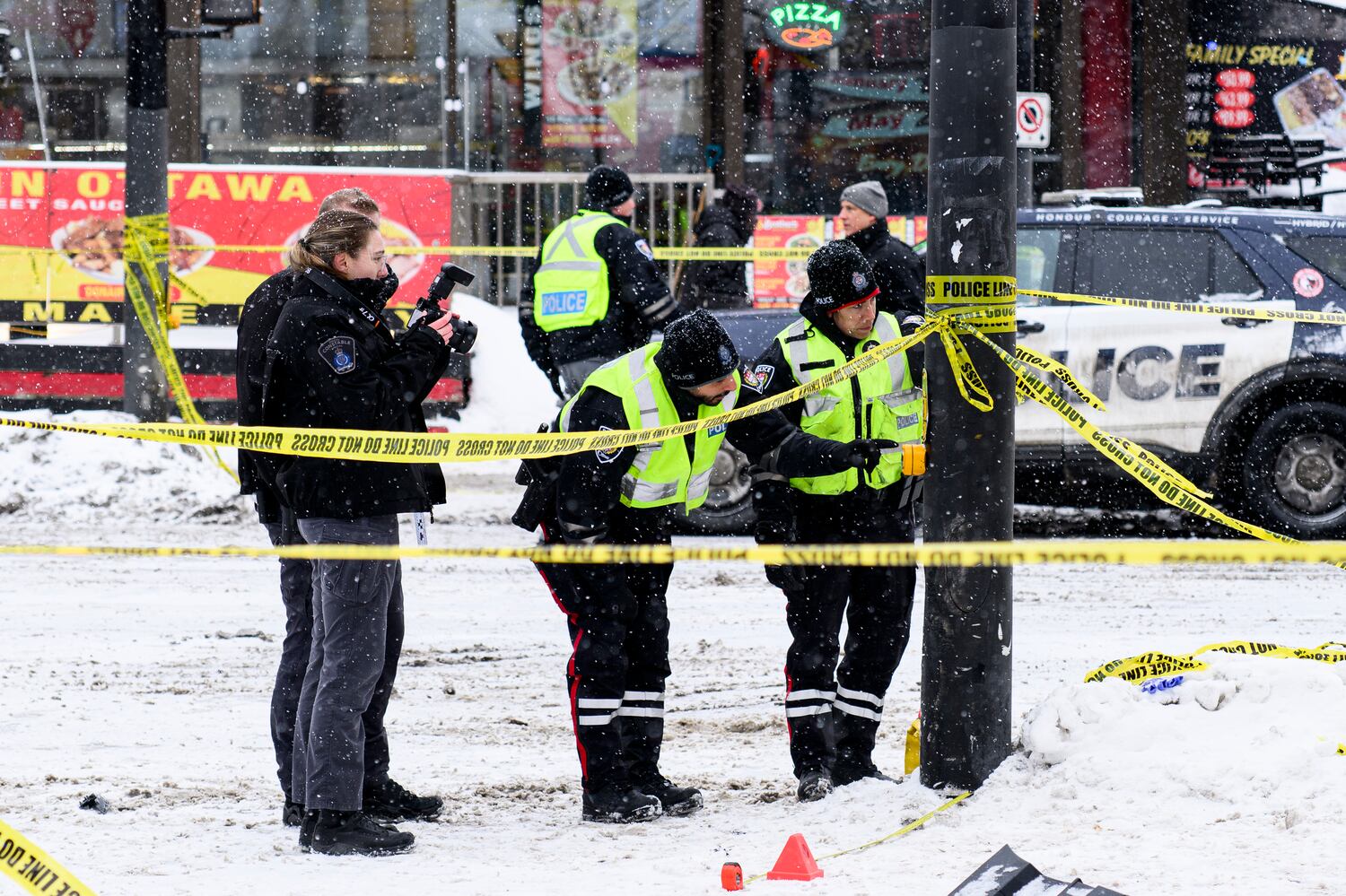 Pedestrian killed, 4 injured after SUV crashes into Ottawa building ...