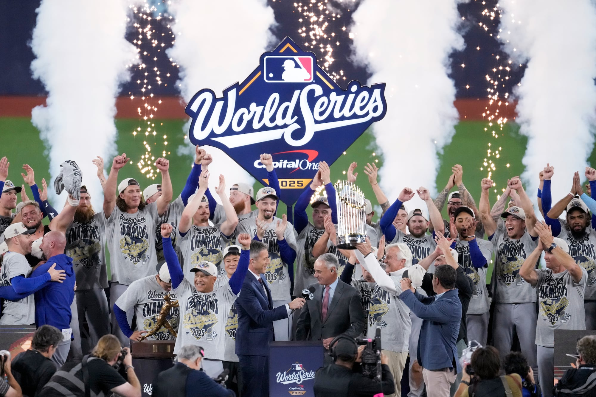 L.A. Dodgers beat Blue Jays to win World Series in closely fought Game ...