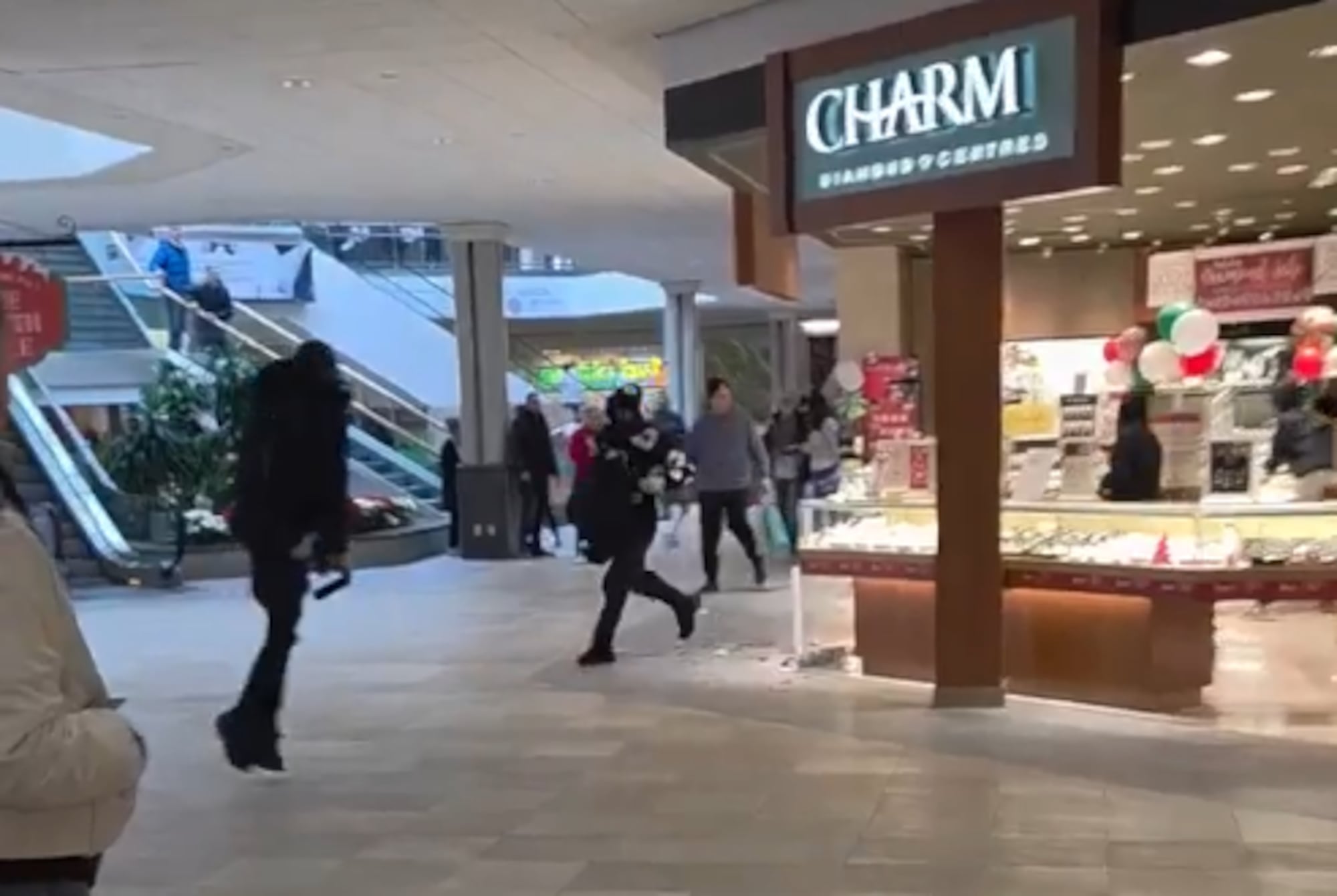 Georgian Mall robbery – CTVNews