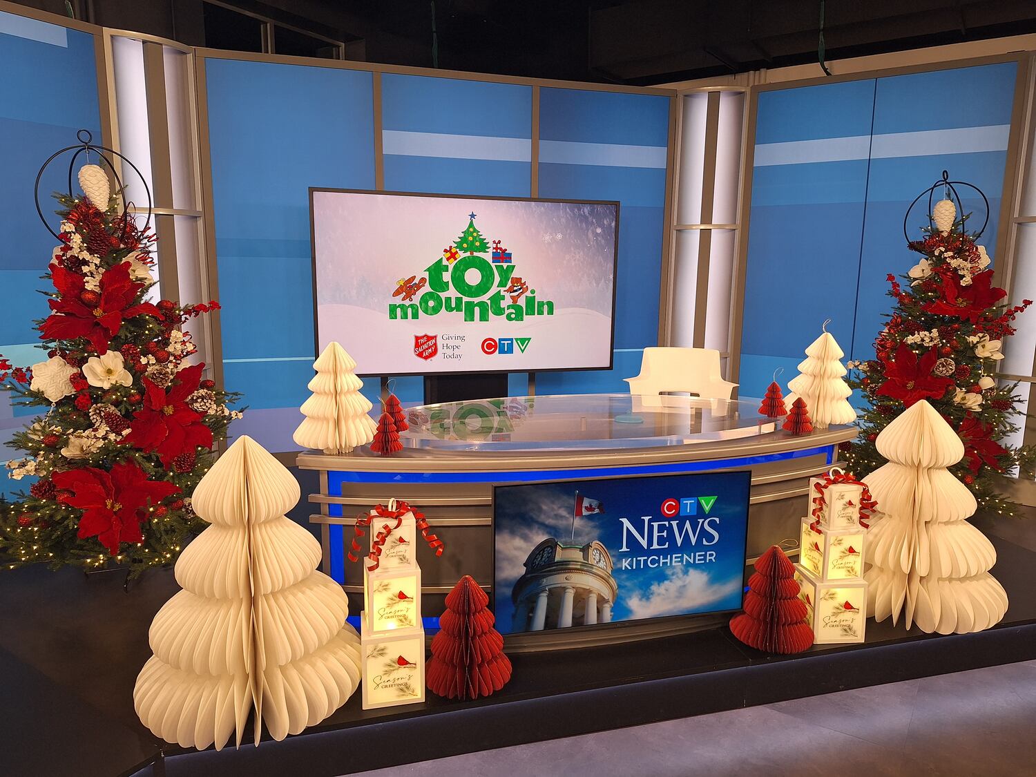 Holiday makeover at the CTV Kitchener studio – CTVNews